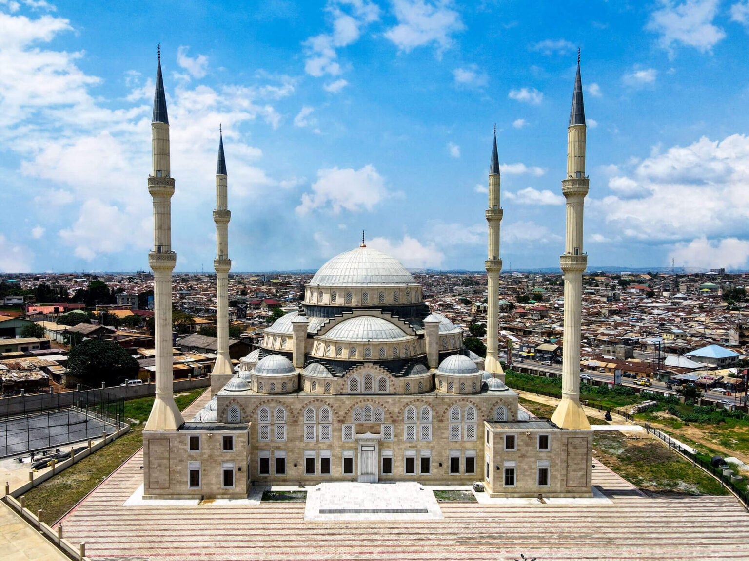 Ghana National Mosque finally opens to Ghanaian Muslim worshippers ...